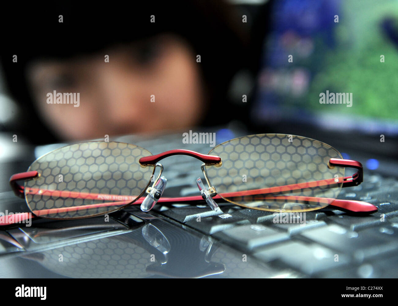 A SIGHT FOR SORE EYES These glasses could "bee" the solution to poor ...