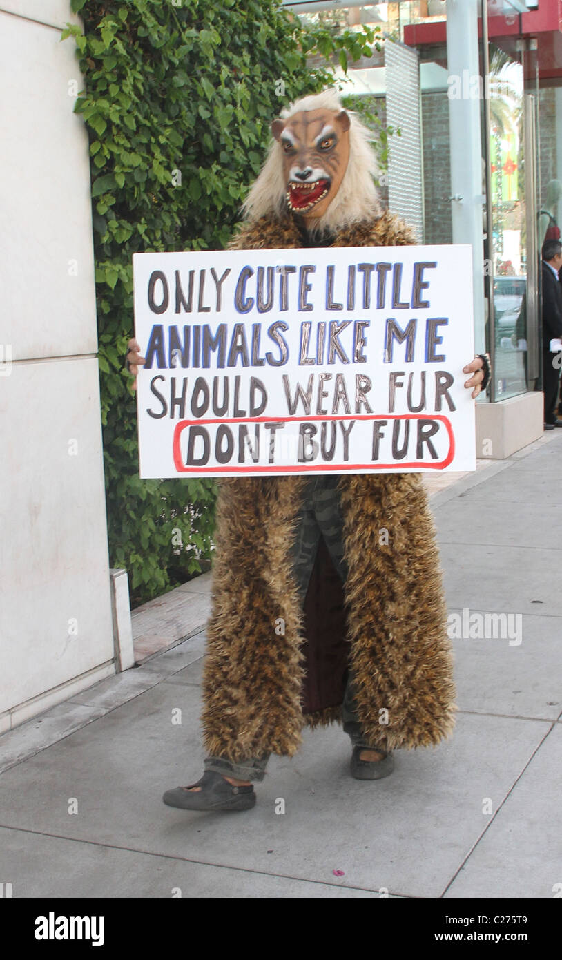 Peta members hold a rally on Rodeo Drive Los Angeles, California - 27. ...