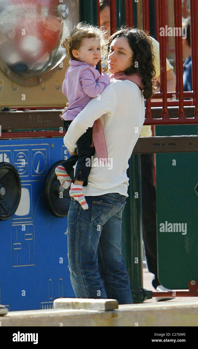 Sara gilbert and daughter hi-res stock photography and images - Alamy