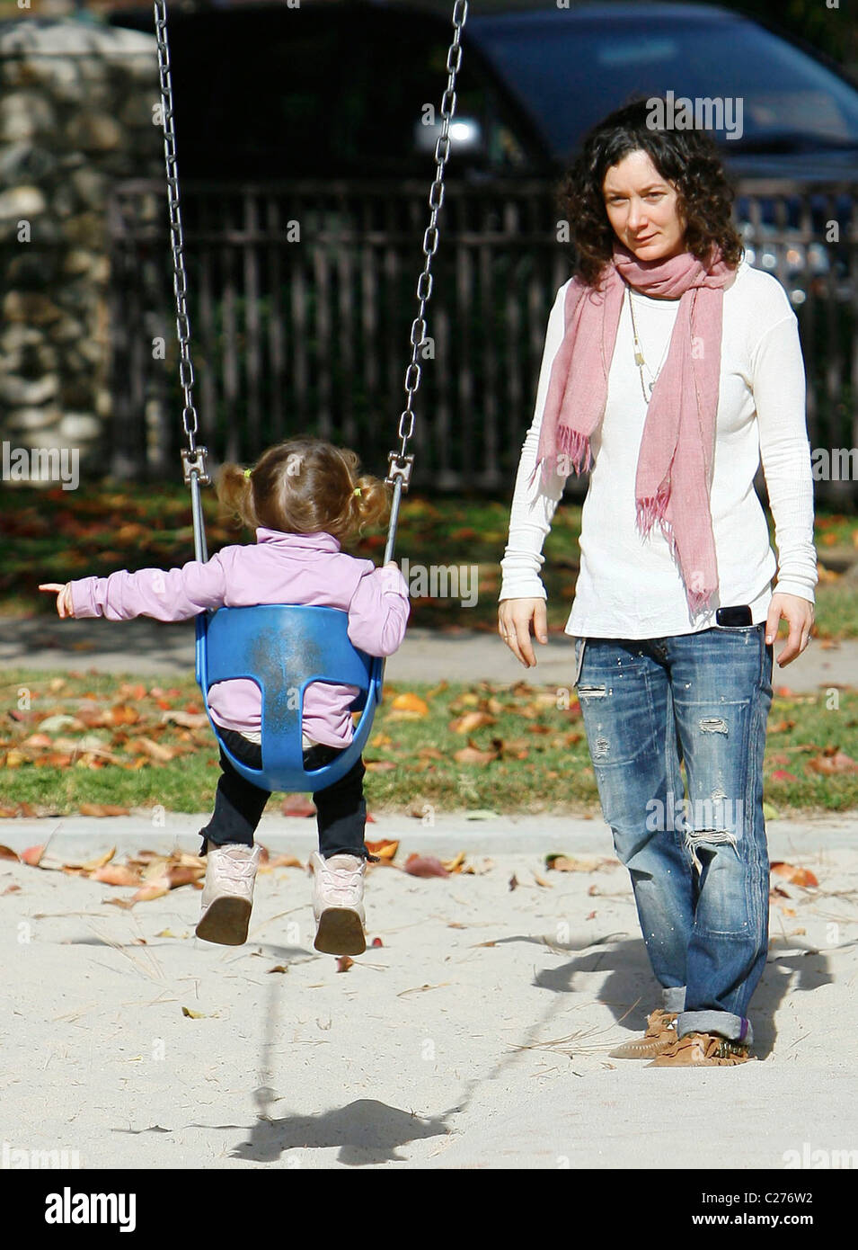 Sara gilbert and daughter sawyer hi-res stock photography and images ...