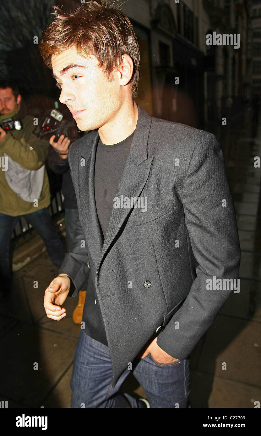Zac Efron arriving at Absolute radio studios London, England - 20.11.09 ...