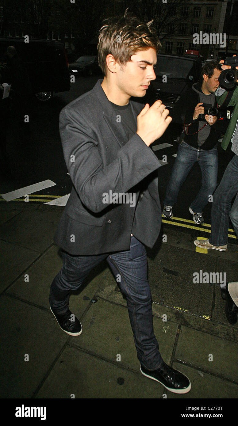Zac Efron arriving at Absolute radio studios London, England - 20.11.09 ...