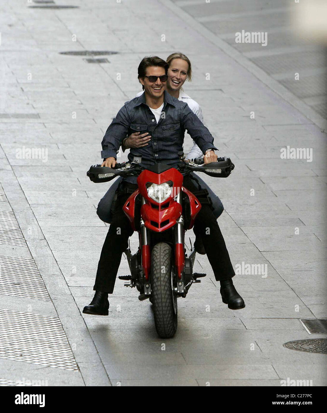 Tom Cruise with Cameron Diaz's stunt double on the set of their new ...