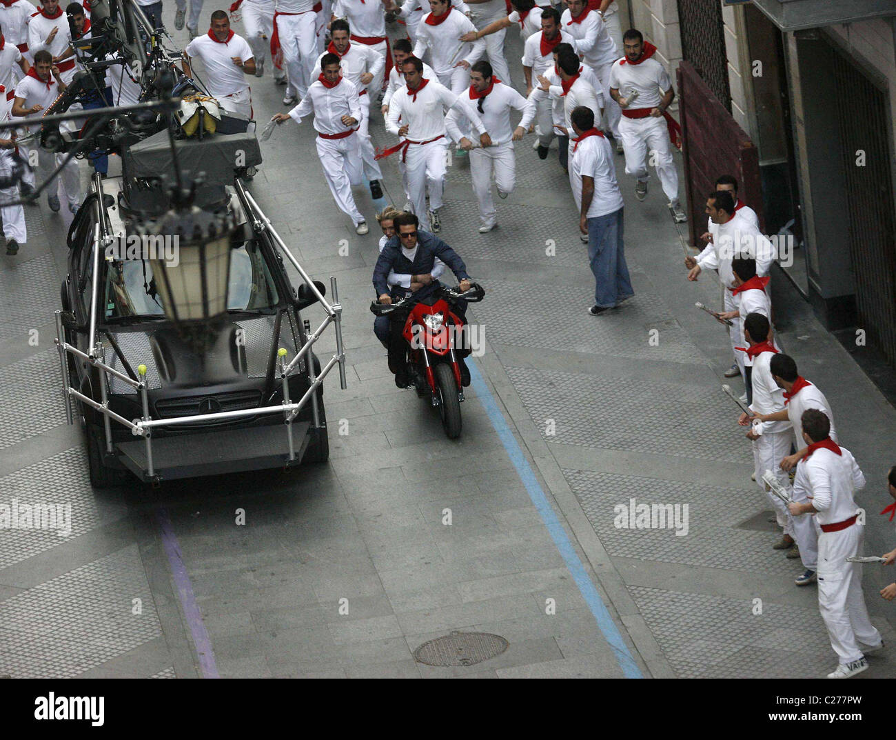Tom Cruise and Cameron Diaz on the set of their new movie 'Knight And ...