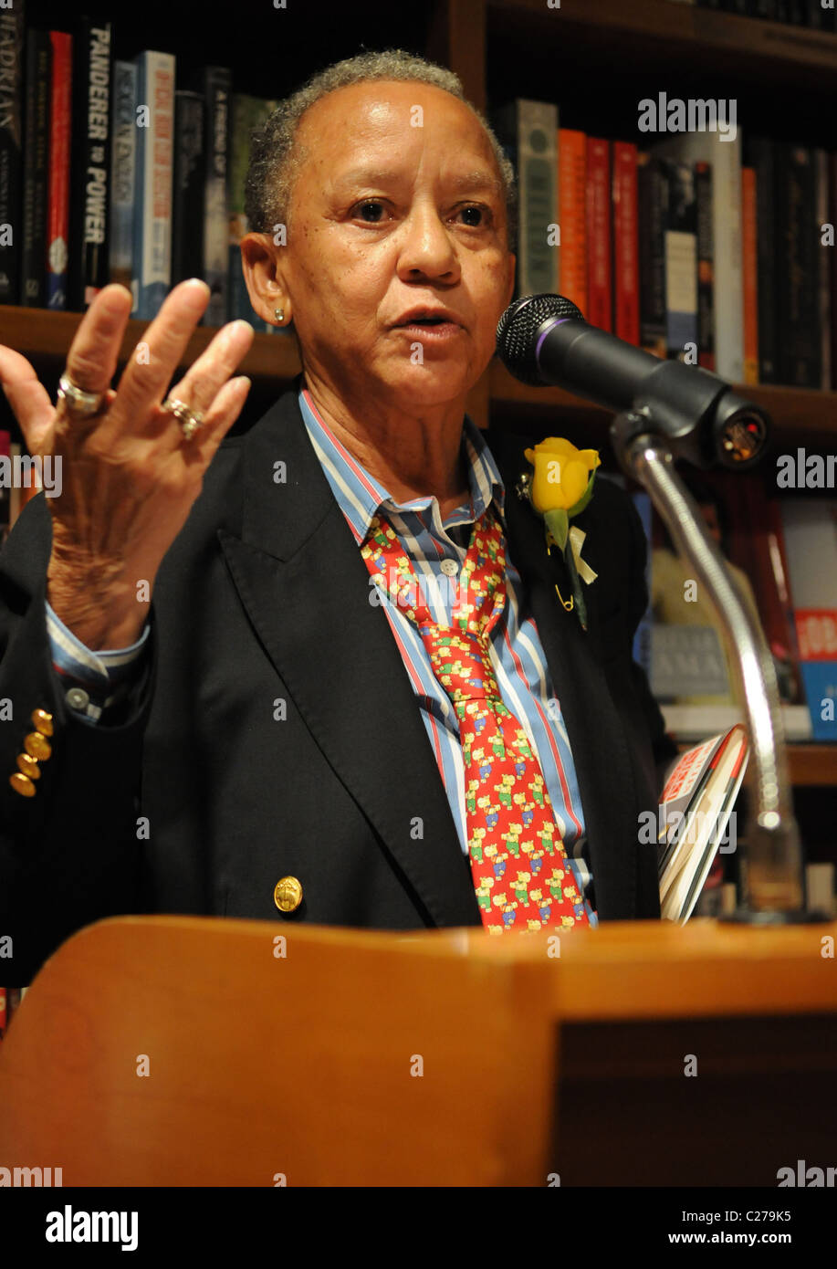 Nikki Giovanni signs copies of her new book 'HipHop Speaks to Children ...