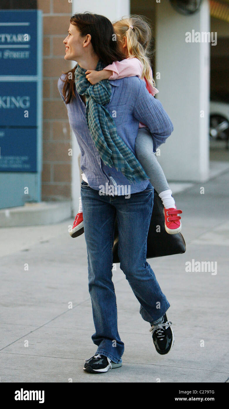 Jennifer Garner gives her daughter, Violet Affleck, a piggyback ride ...