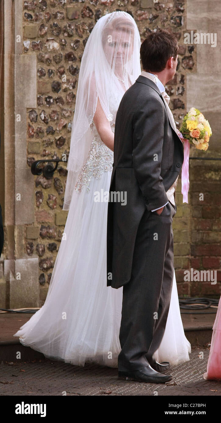 Patsy Palmer The cast of the TV soap 'Eastenders' filming the wedding ...