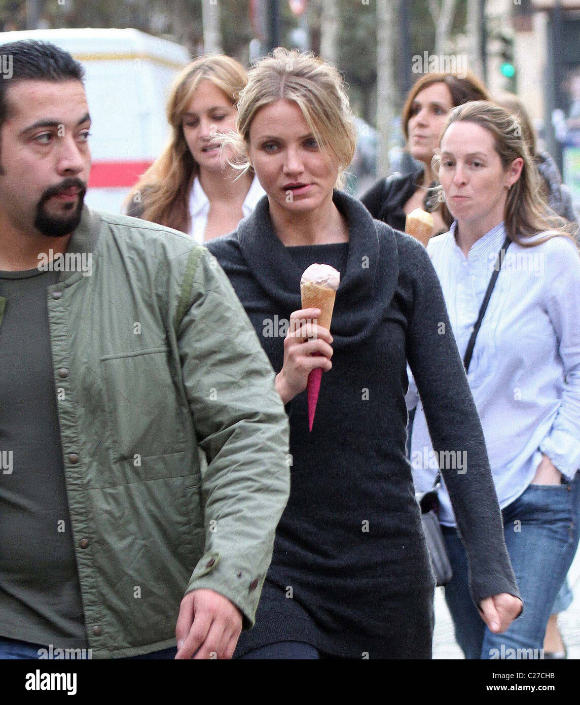 Cameron Diaz enjoying an ice-cream whilst taking a break from filming ...