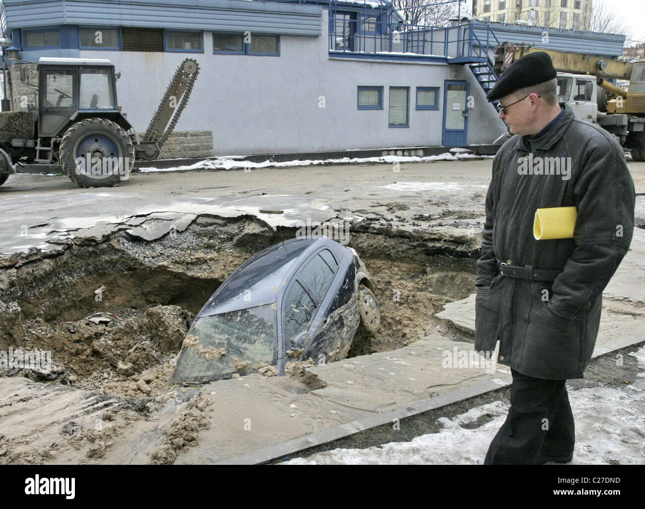Russia, St.Petersburg a car inside the collapsed hole of a road Russia ...