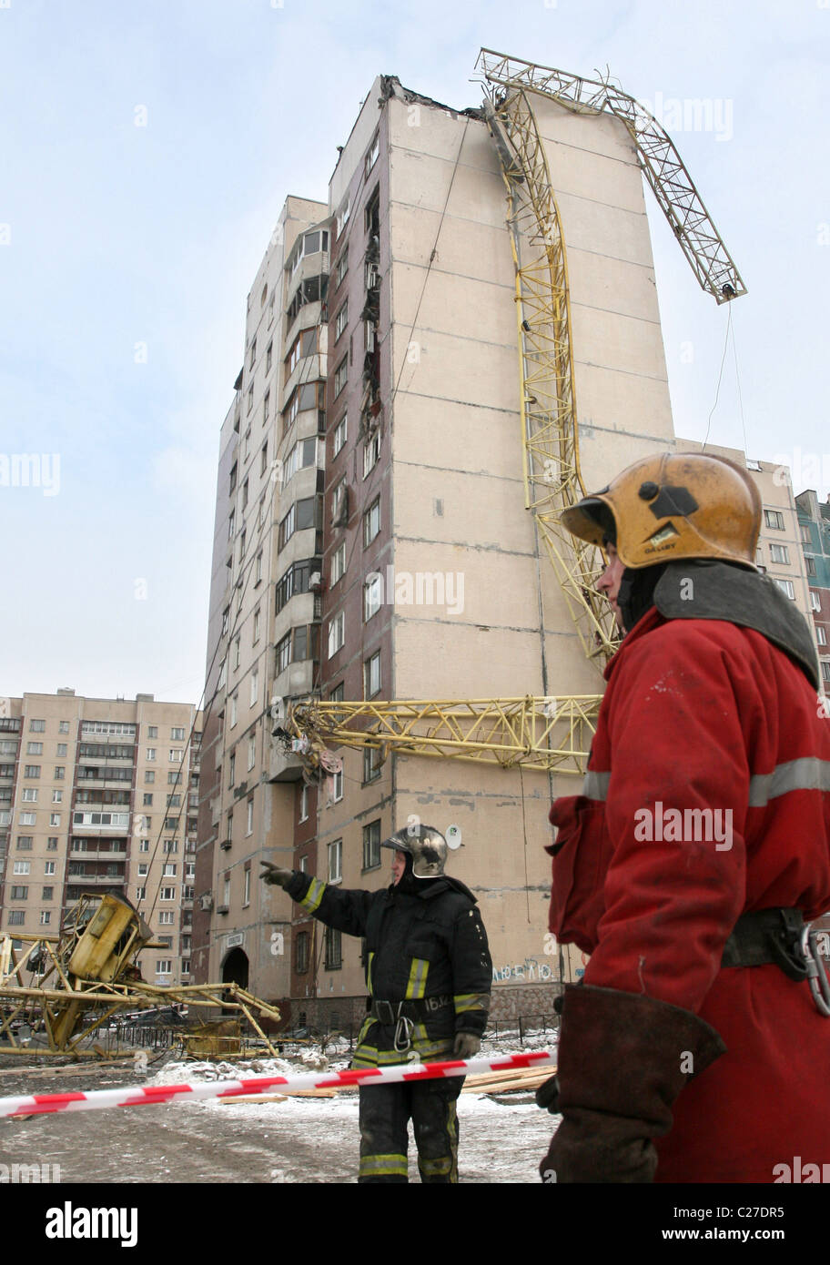Russia, St.Petersburg fallen crane damaged an apartment block Russia ...