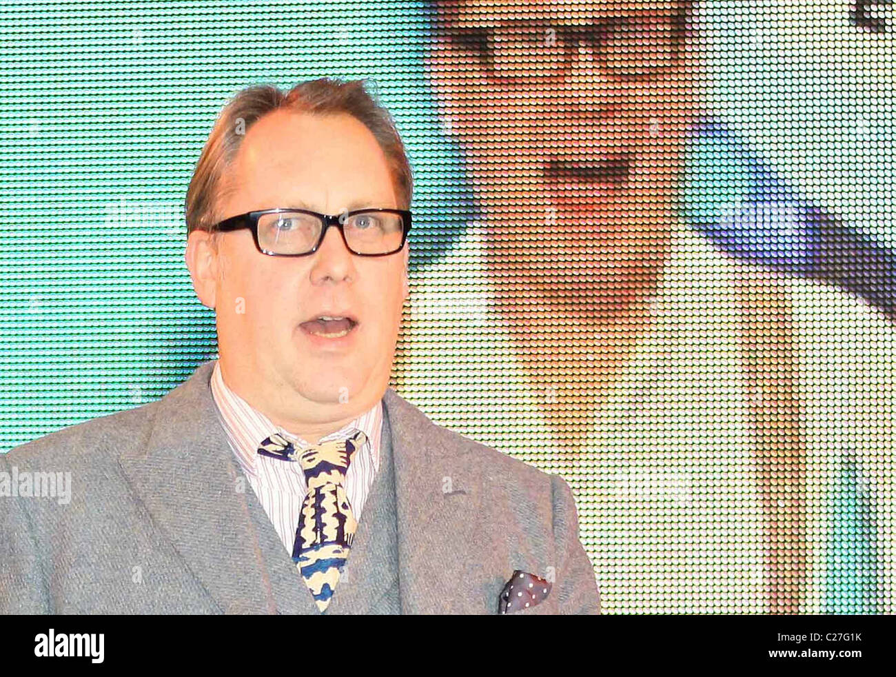 Vic Reeves at HMV Oxford Street to sign copies of the 'Shooting Stars ...
