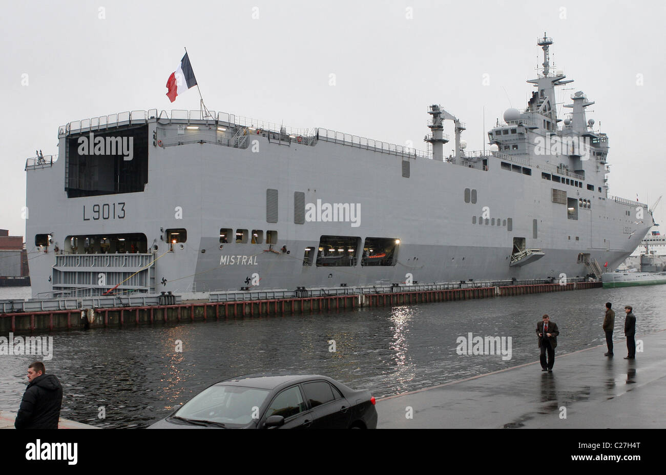 French Navy's amphibious assault ship 'Mistral' docked on the Neva ...