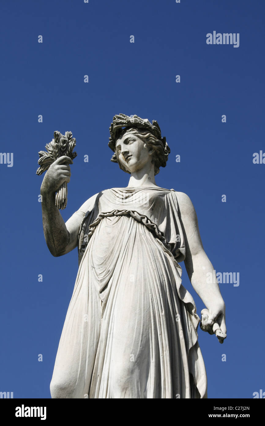 statue in piazza del popolo square in rome Stock Photo - Alamy