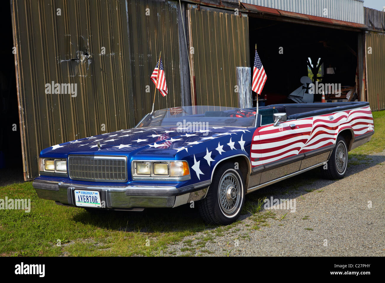 Red flag automobile hi-res stock photography and images - Alamy
