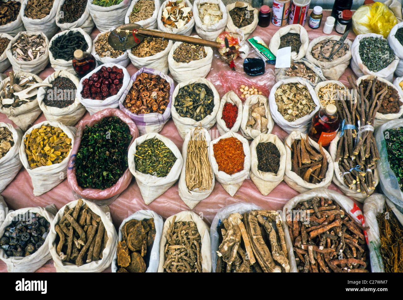 Menghai market hi-res stock photography and images - Alamy