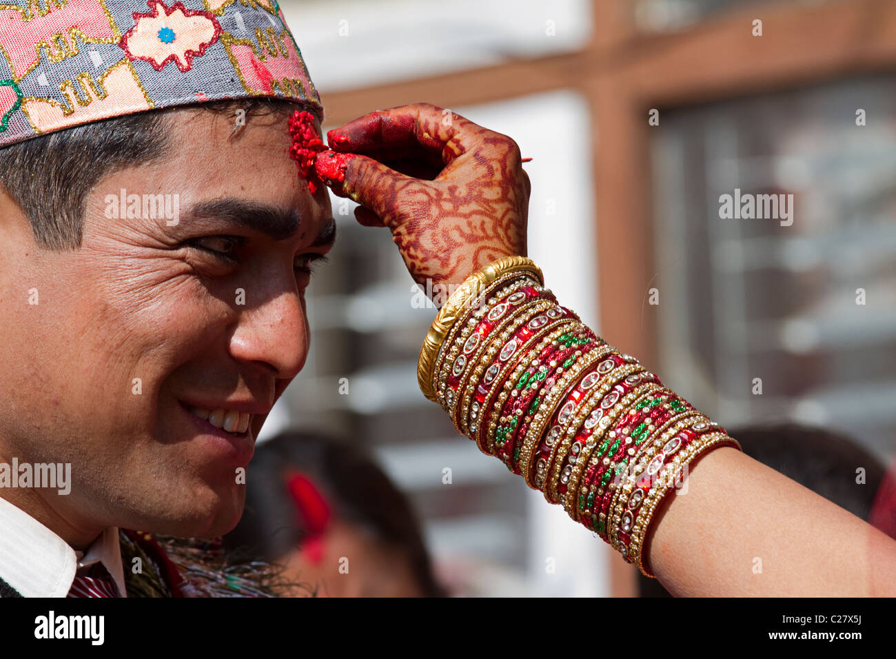 Close up of a woman hand with henna tattoo andtraditional indian ...