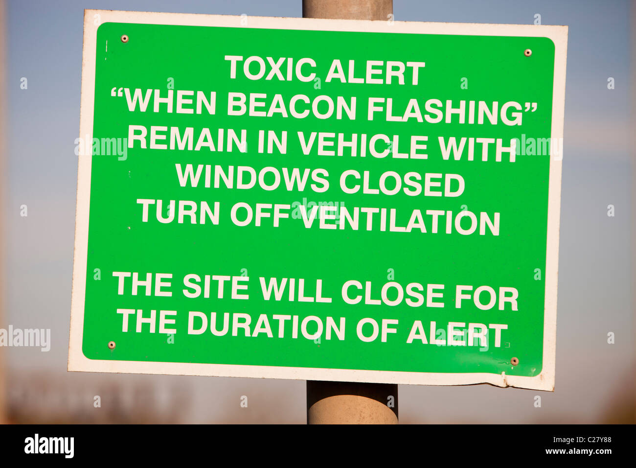 Do not dump rubbish here warning sign warning hi-res stock photography ...