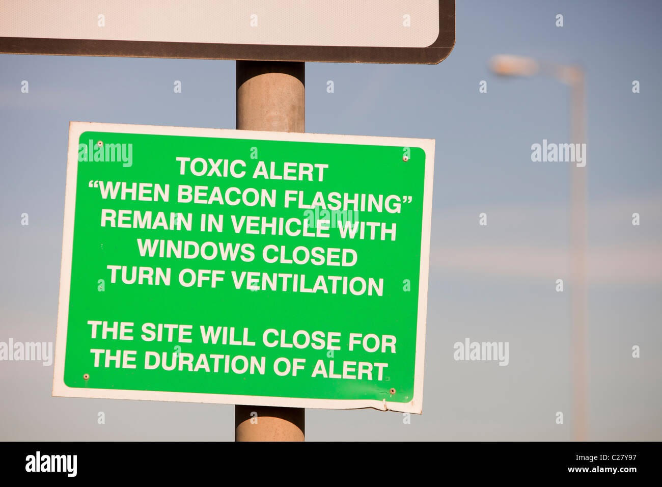 Do not dump rubbish here warning sign warning hi-res stock photography ...