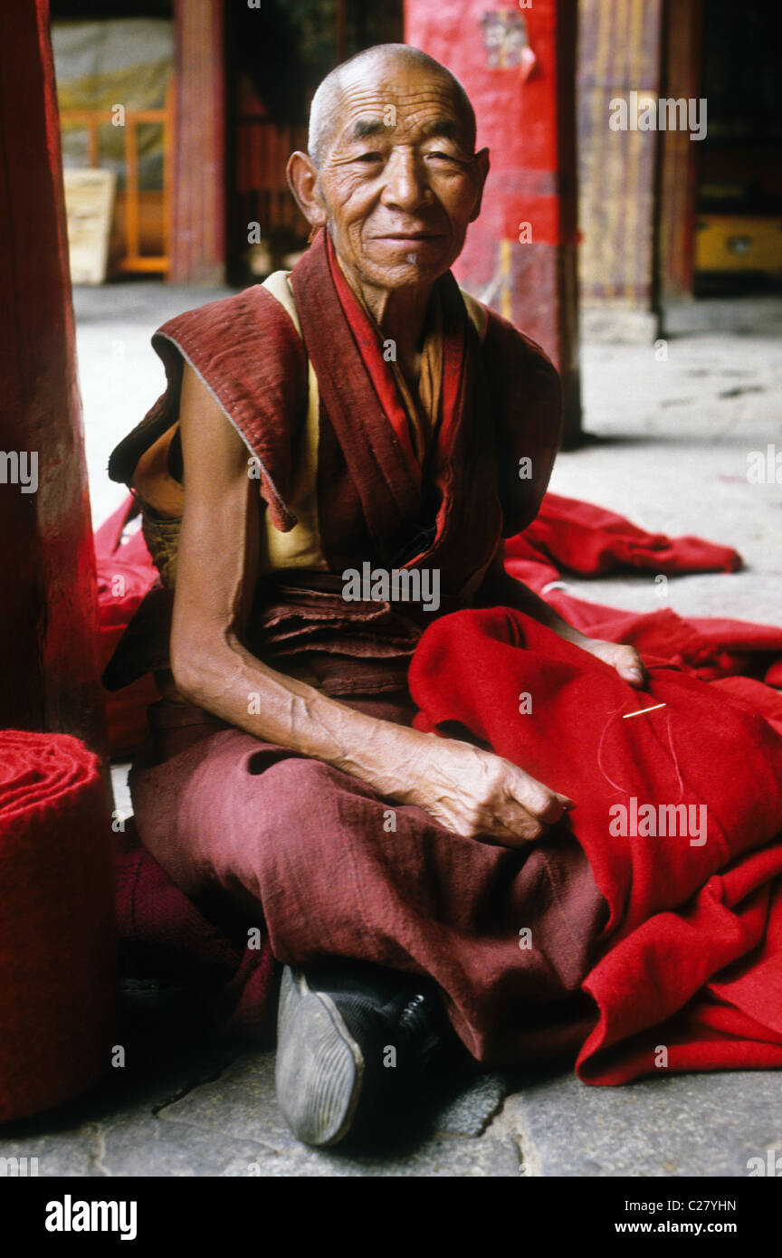 Mending china hi-res stock photography and images - Alamy