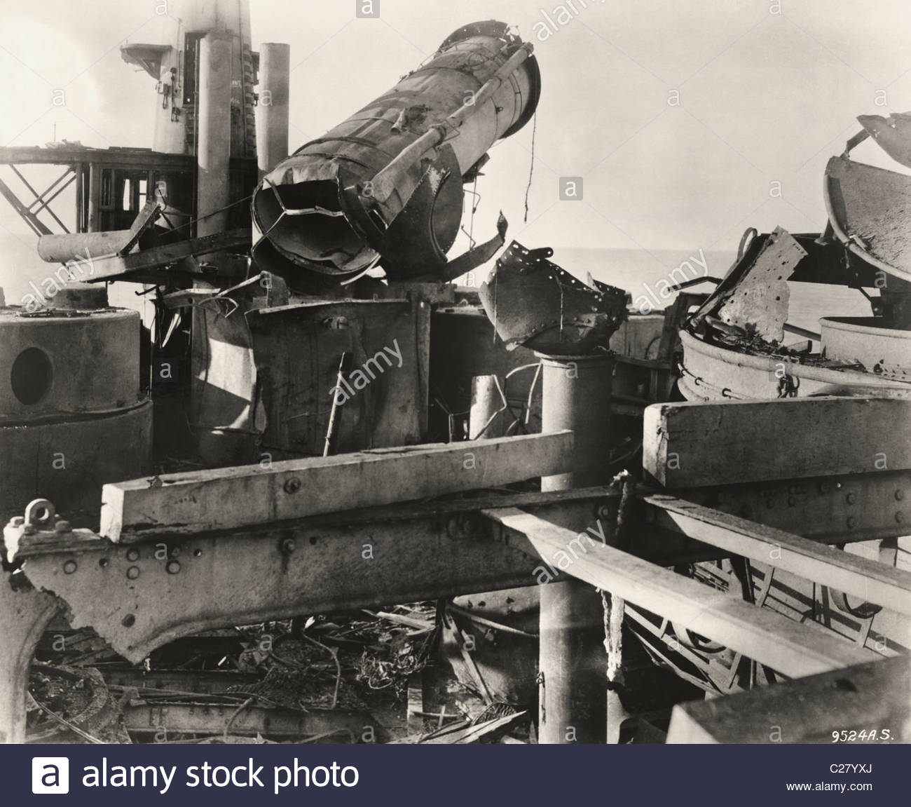 Destroyed Warship Stock Photos & Destroyed Warship Stock Images - Alamy