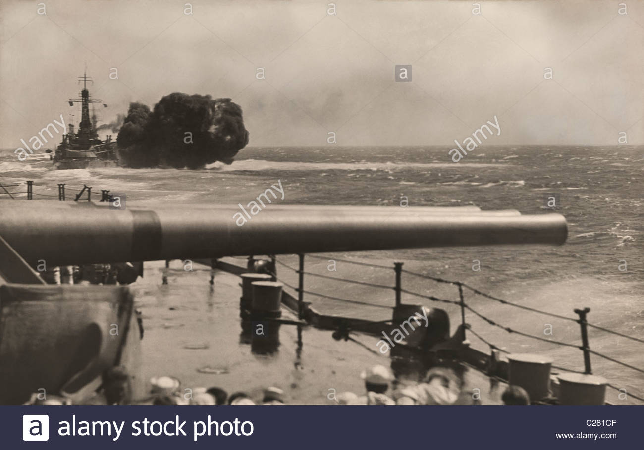 Battleship Firing Stock Photos & Battleship Firing Stock Images - Alamy