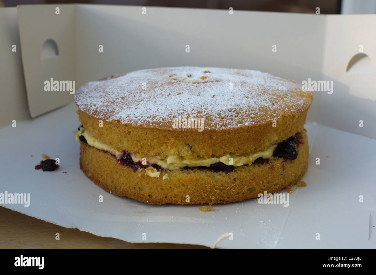 cream sponge cake fresh from oven cooked Stock Photo - Alamy