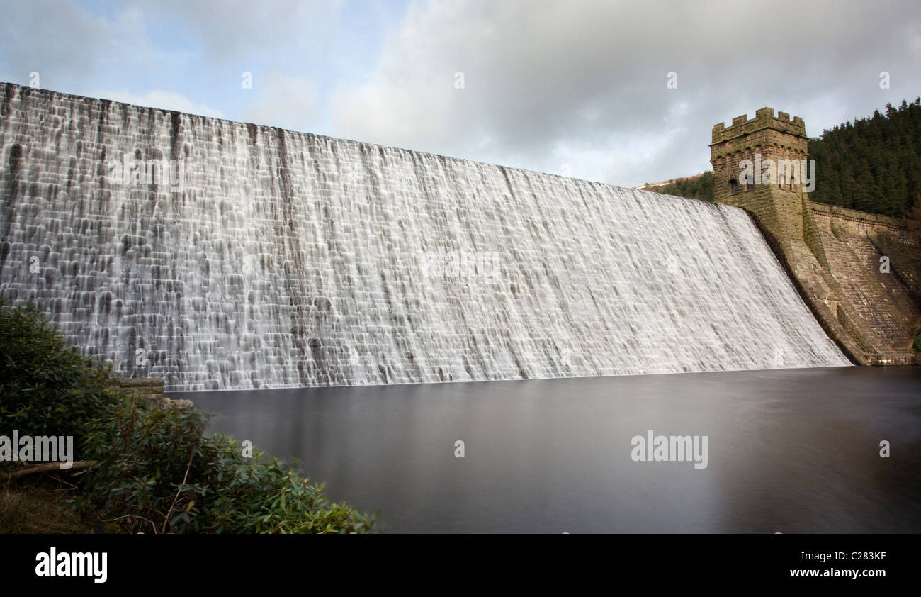 Howden Dam, Dewent Reservoir, Peak District, Derbyshire, England Stock ...