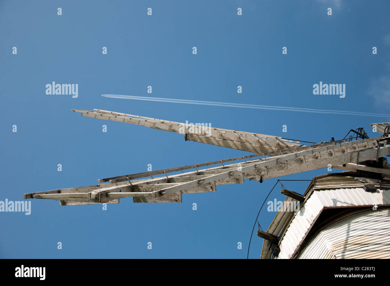 Hexagon windows hi-res stock photography and images - Alamy