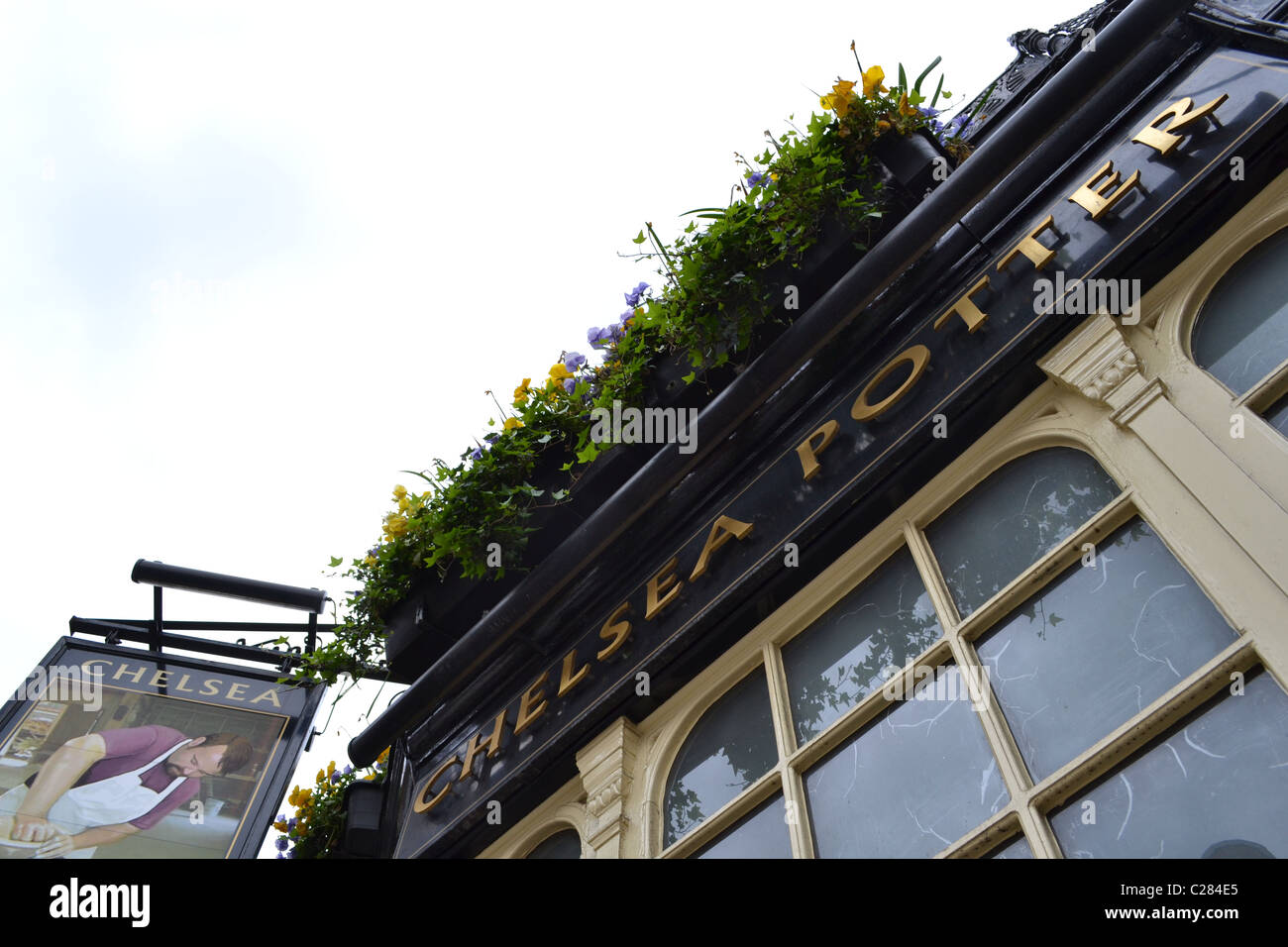"Chelsea Potter" pub, Chelsea, London, UK ARTIFEX LUCIS Stock Photo - Alamy