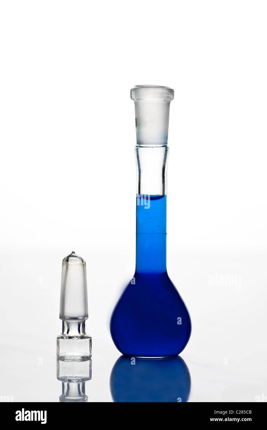 Distillation flask hi-res stock photography and images - Alamy