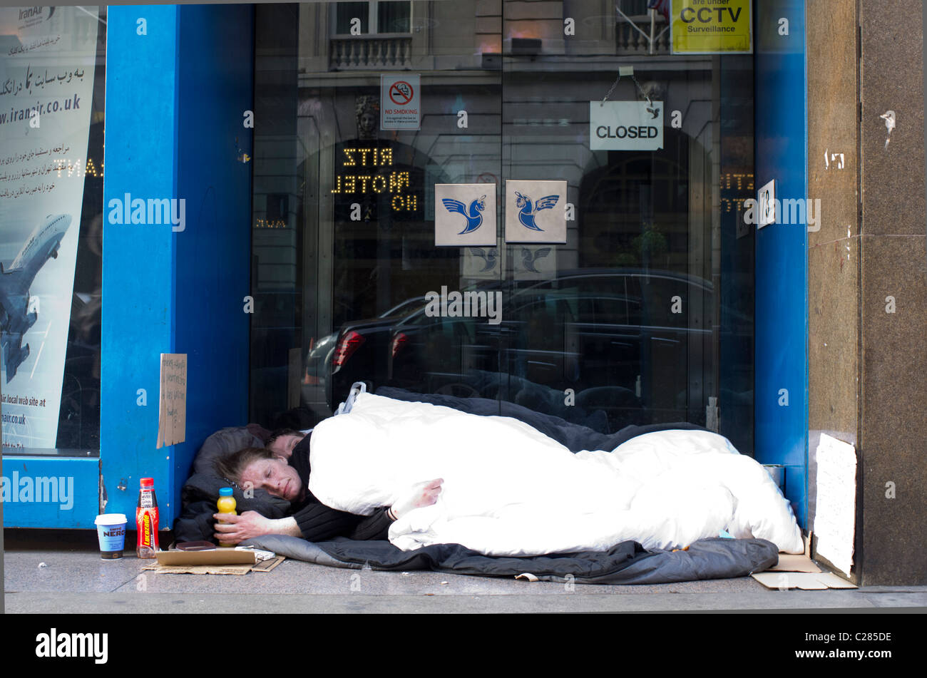 Homelessness poor poverty sleep hi-res stock photography and images - Alamy