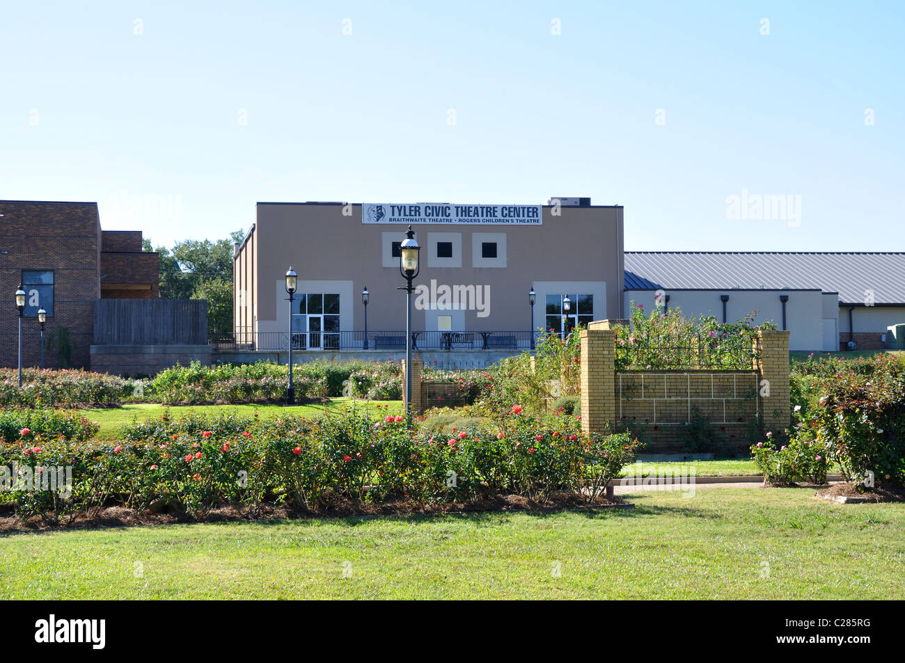 Rose Garden, Tyler, Texas - largest rose garden in the US Stock Photo ...