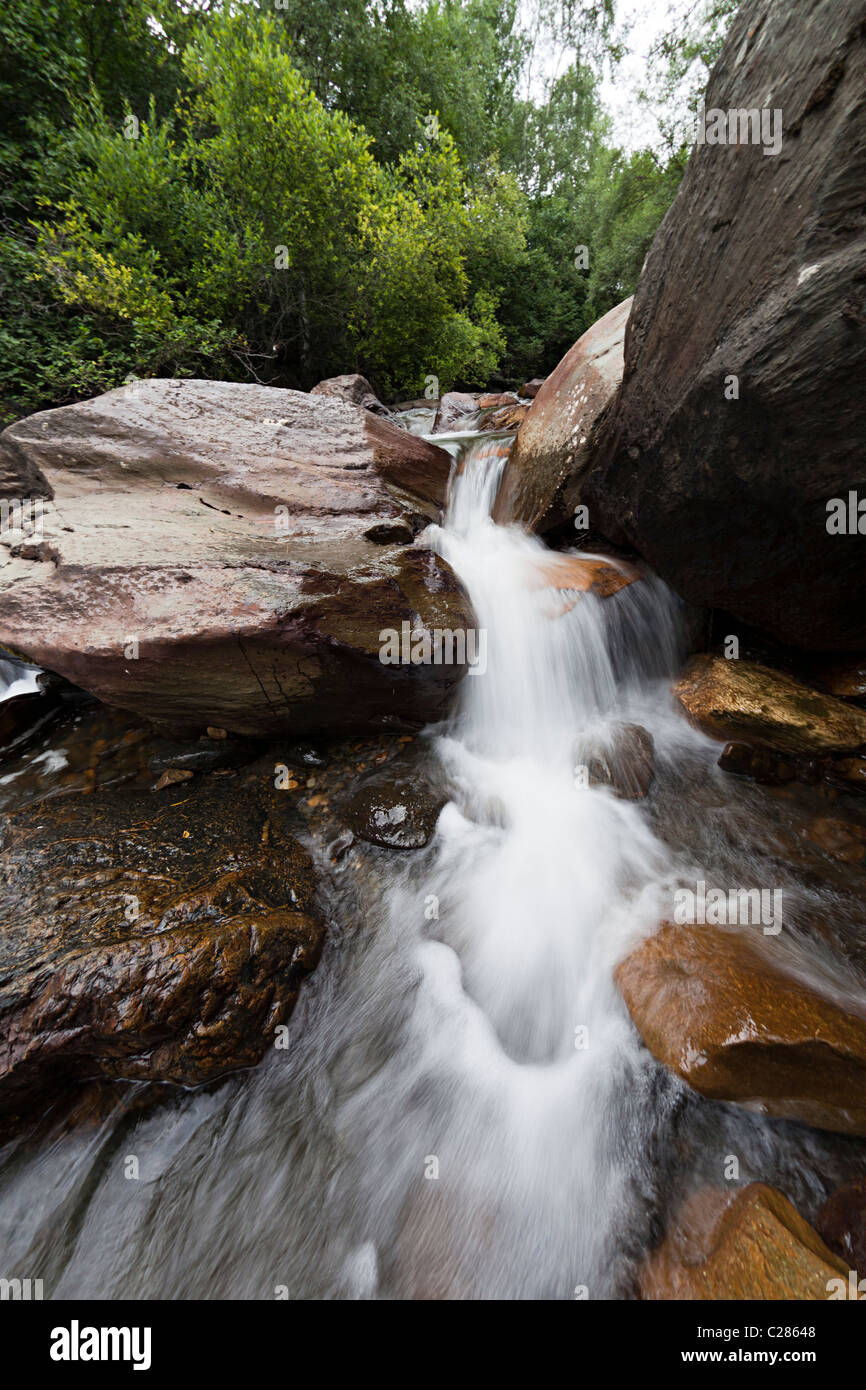 Stream water with rocks hi-res stock photography and images - Alamy
