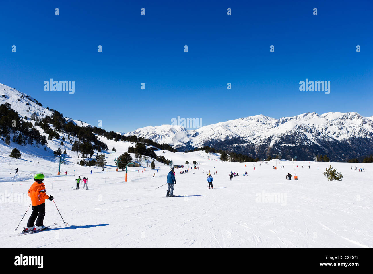 Nursery slopes hi-res stock photography and images - Alamy