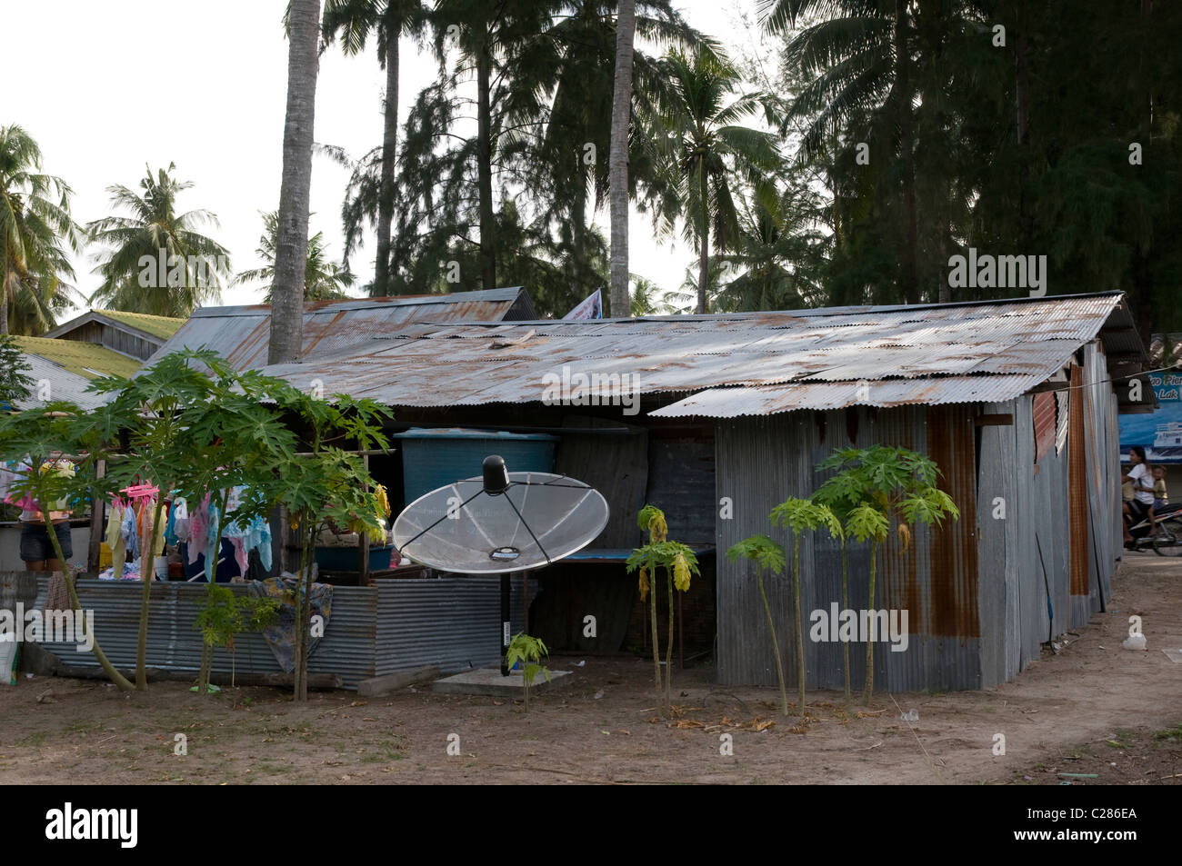 Corrugated iron shack hi-res stock photography and images - Alamy
