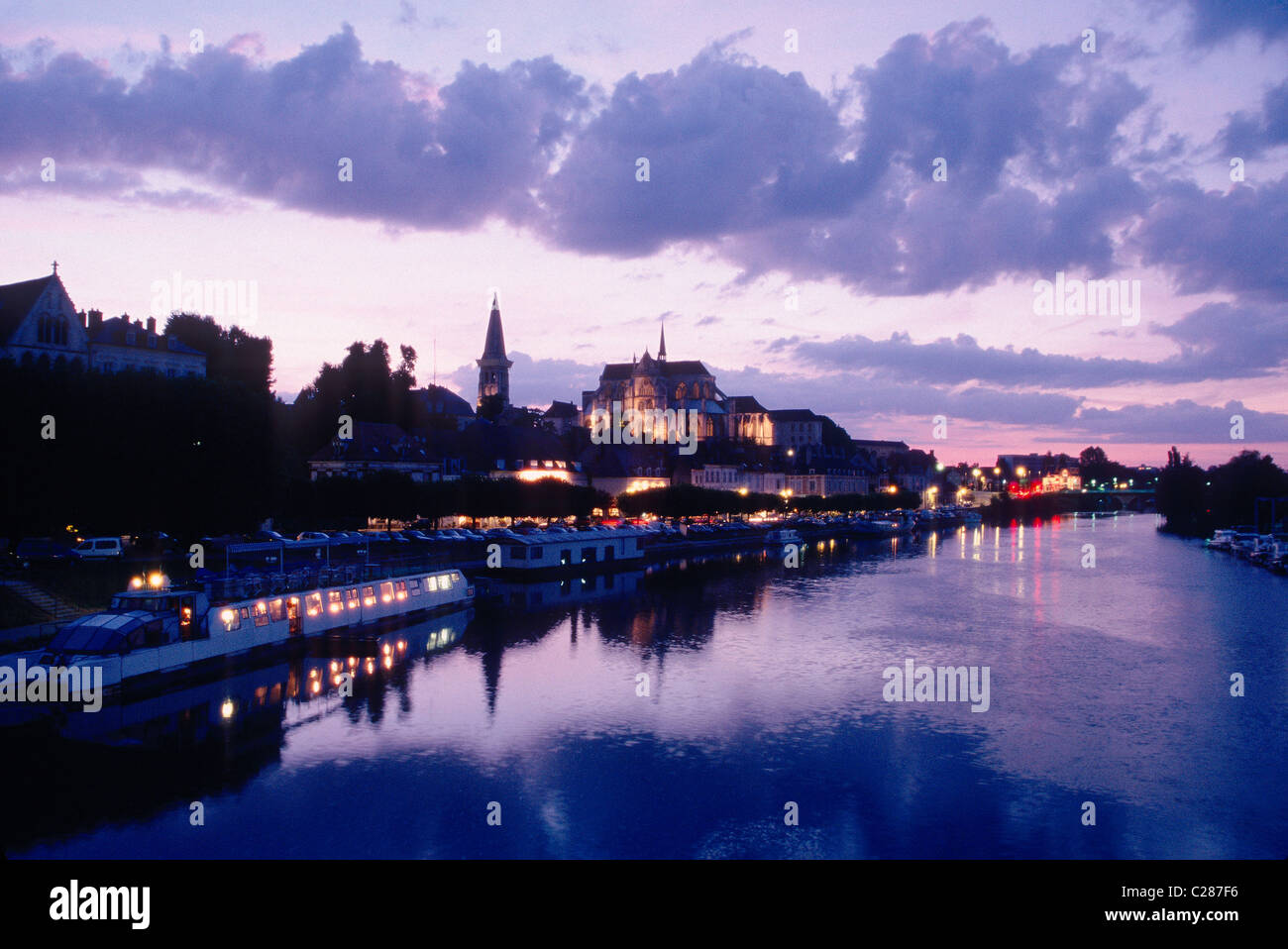 Auxerre canal france hi-res stock photography and images - Alamy