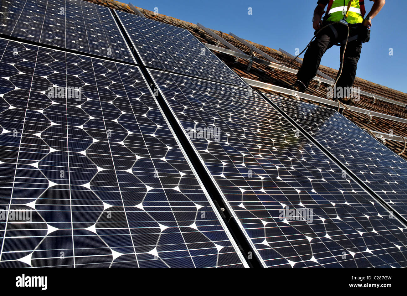 Installing solar panels britain hi-res stock photography and images - Alamy