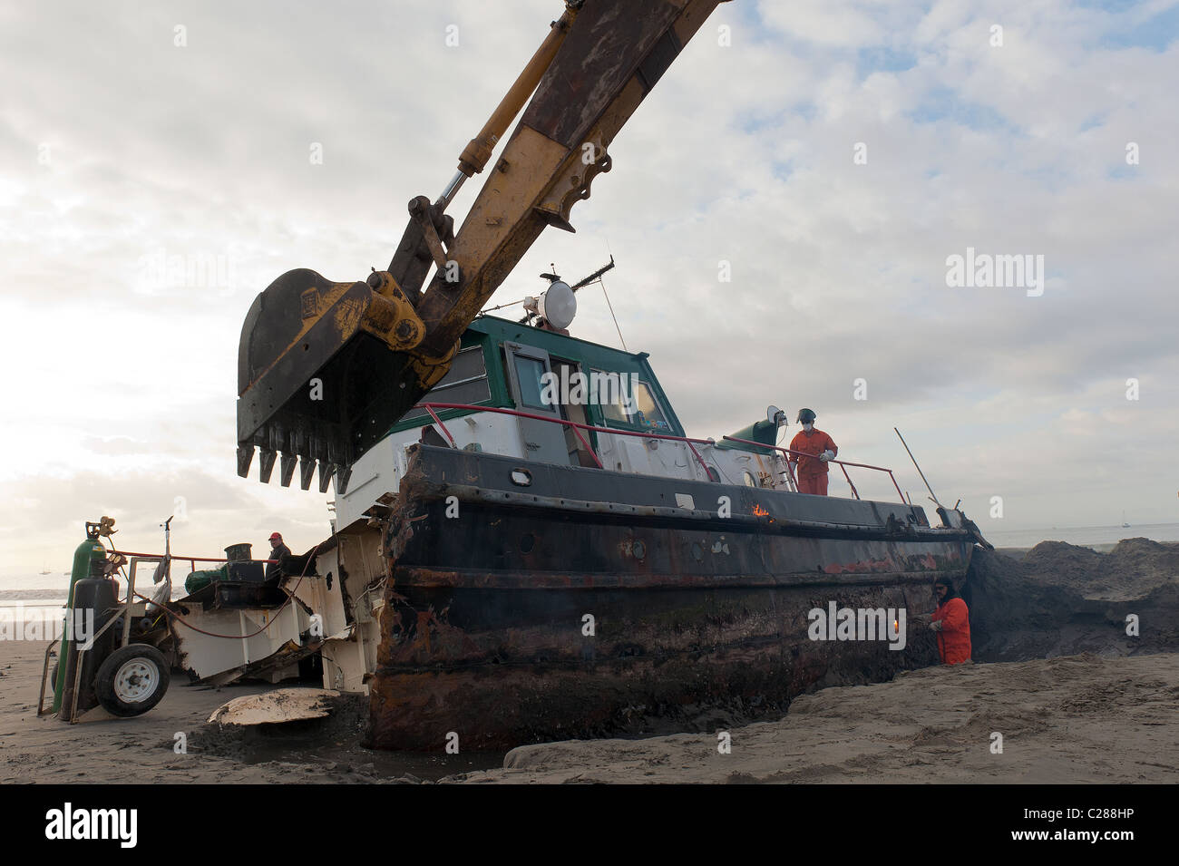 Tug out of water hi-res stock photography and images - Alamy