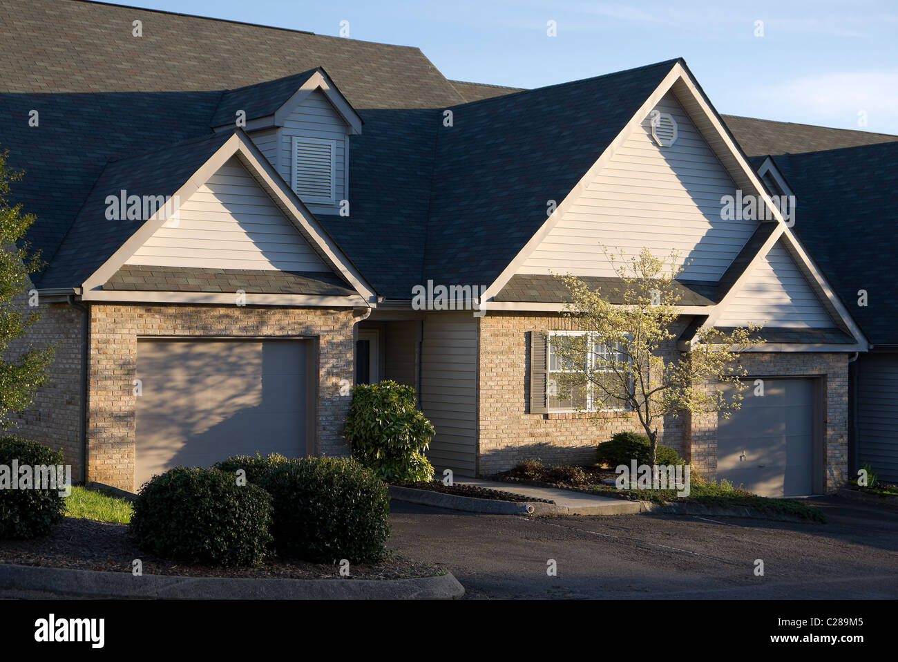 Quiet neighborhood hi-res stock photography and images - Alamy