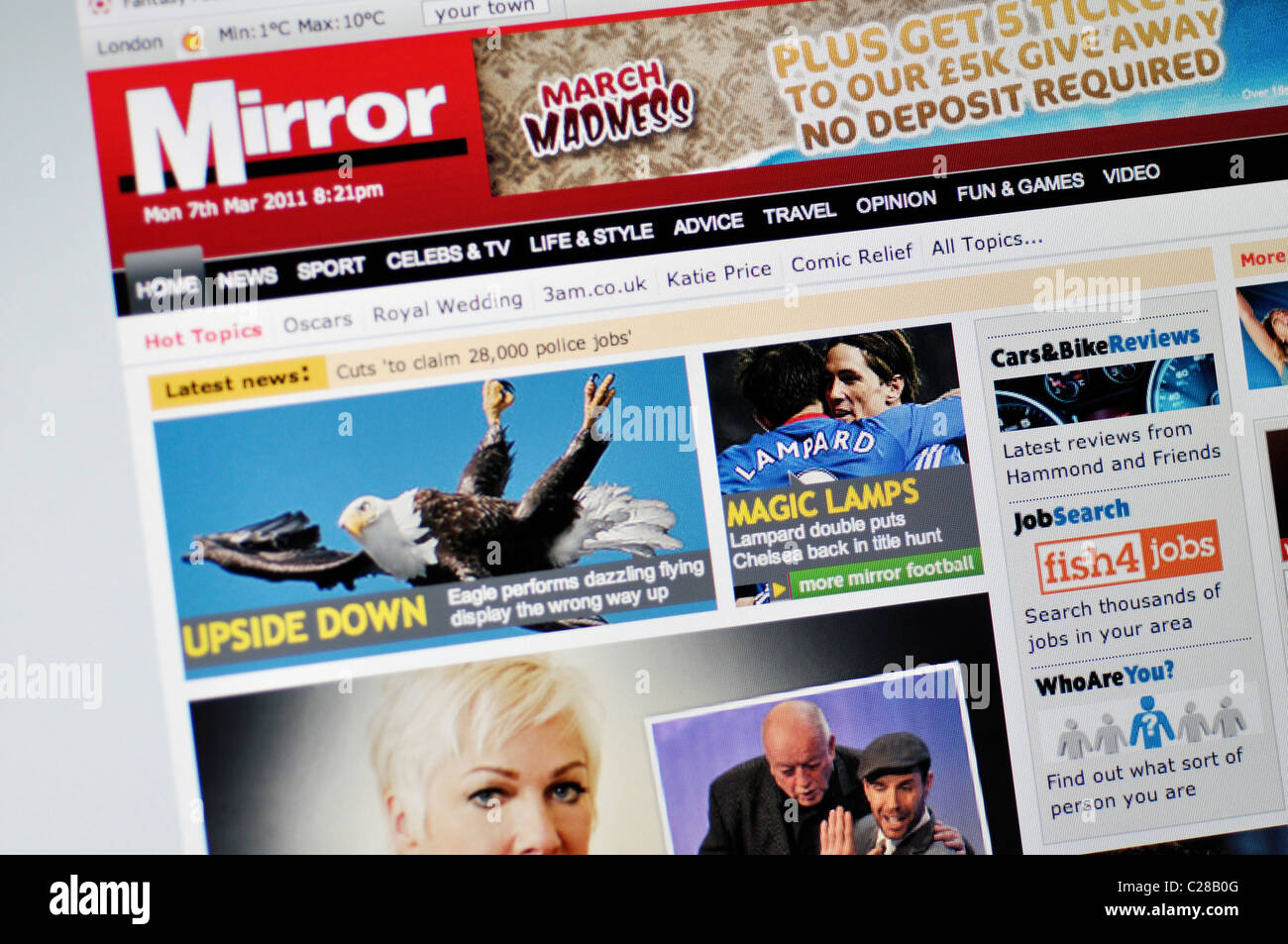 The mirror newspaper hi-res stock photography and images - Alamy