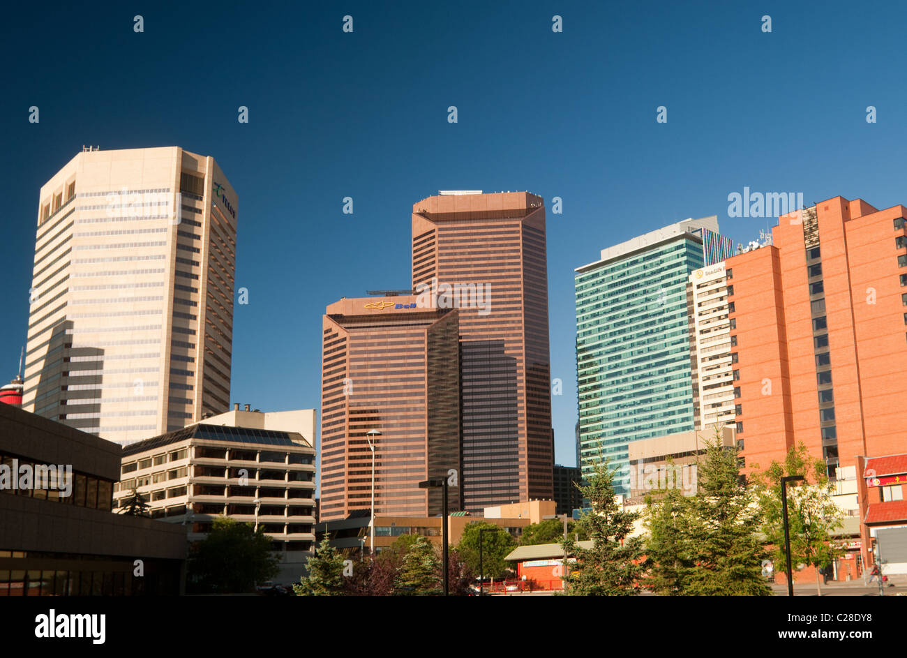 Calgary tower calgary skyline bow hi-res stock photography and images ...