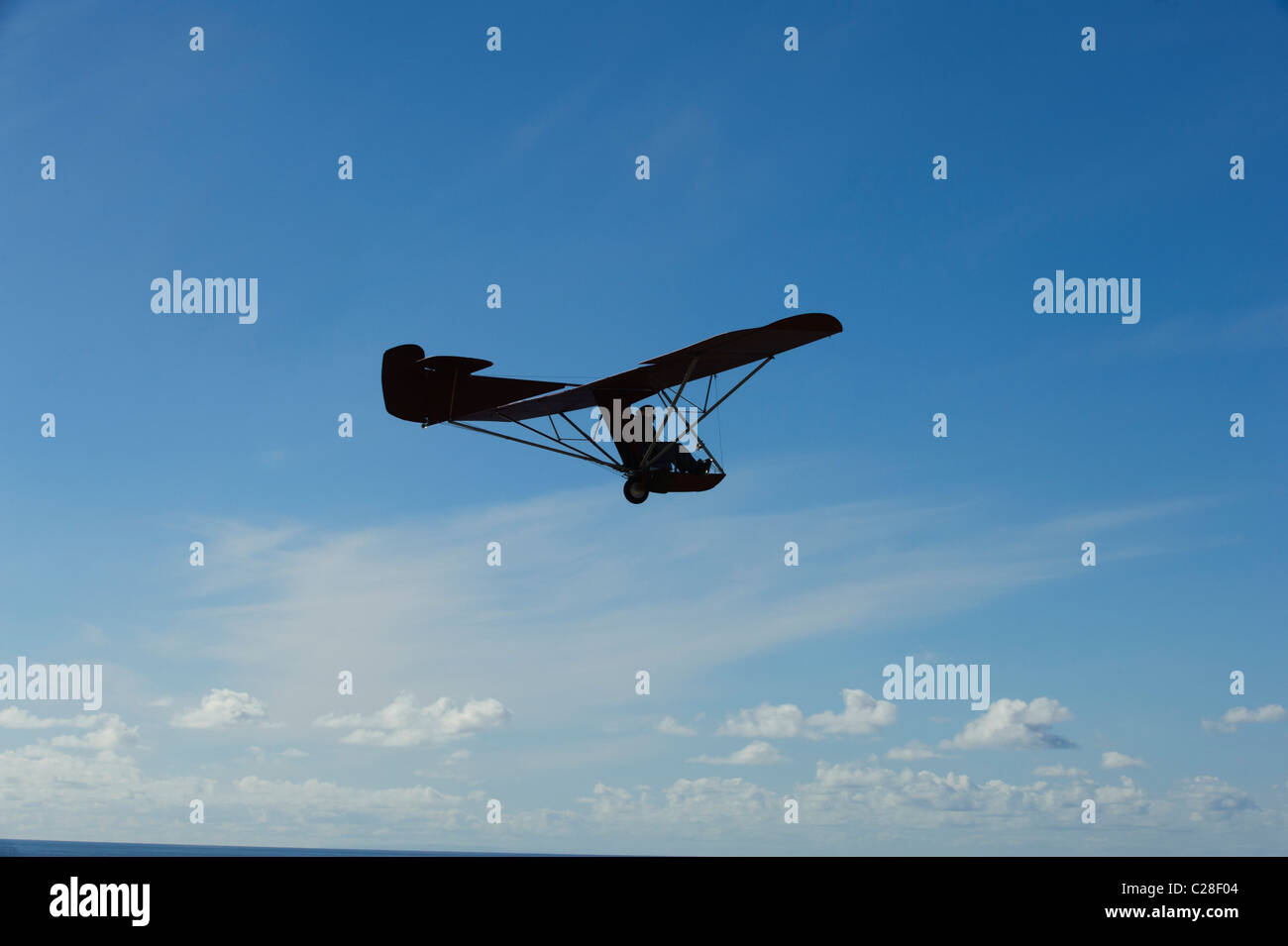 Manned Glider over the ocean at the Torrey Pines Glider Port near San ...