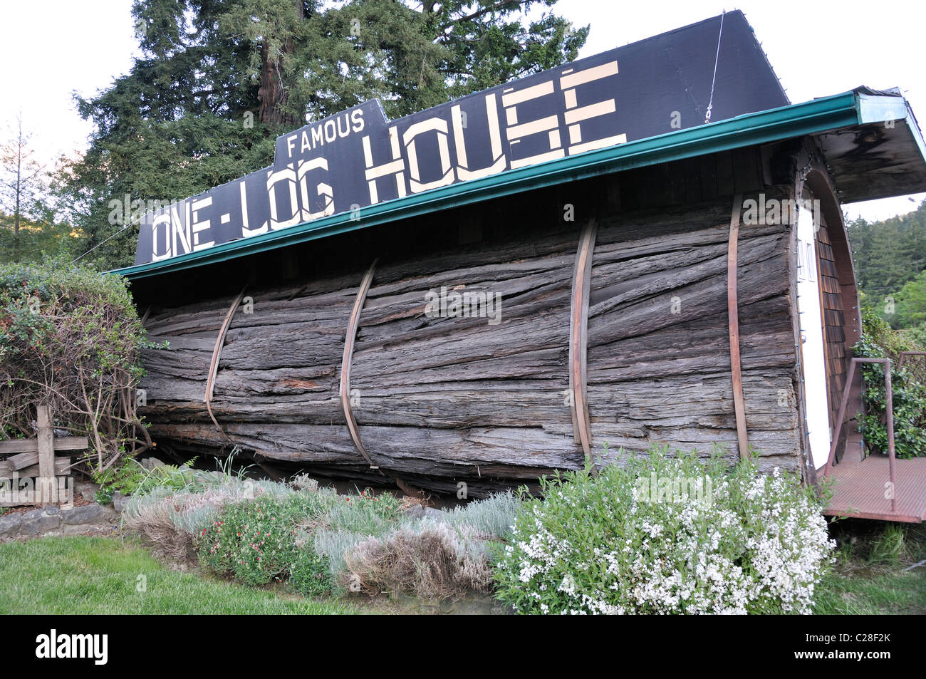 Redwood national forest house hi-res stock photography and images - Alamy