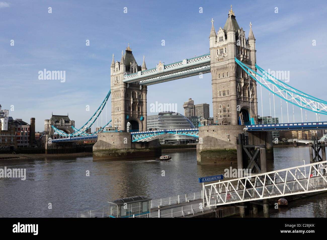 The iconic and easily recognised Tower Bridge, connecting north and ...