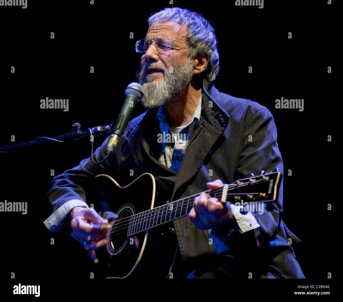 Yusuf islam aka cat stevens hi-res stock photography and images - Alamy