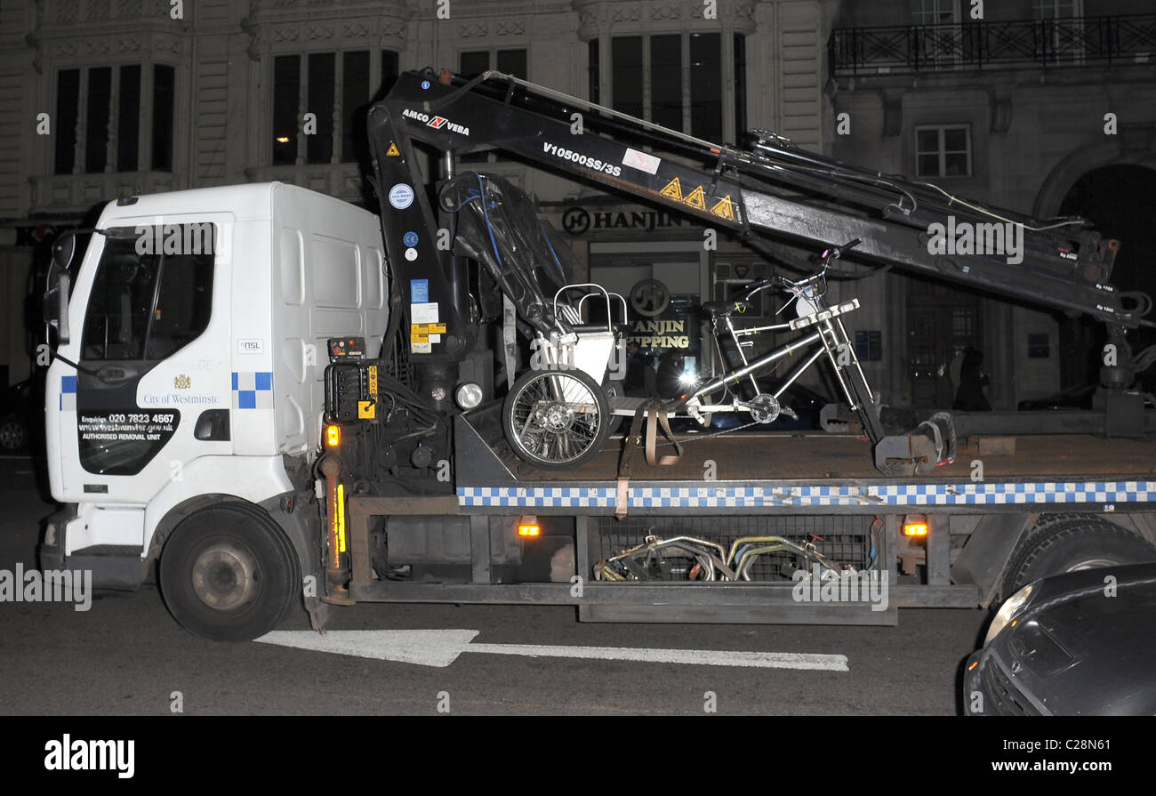 A clamping lorry drives along Piccadilly with an unlikely haul - a ...