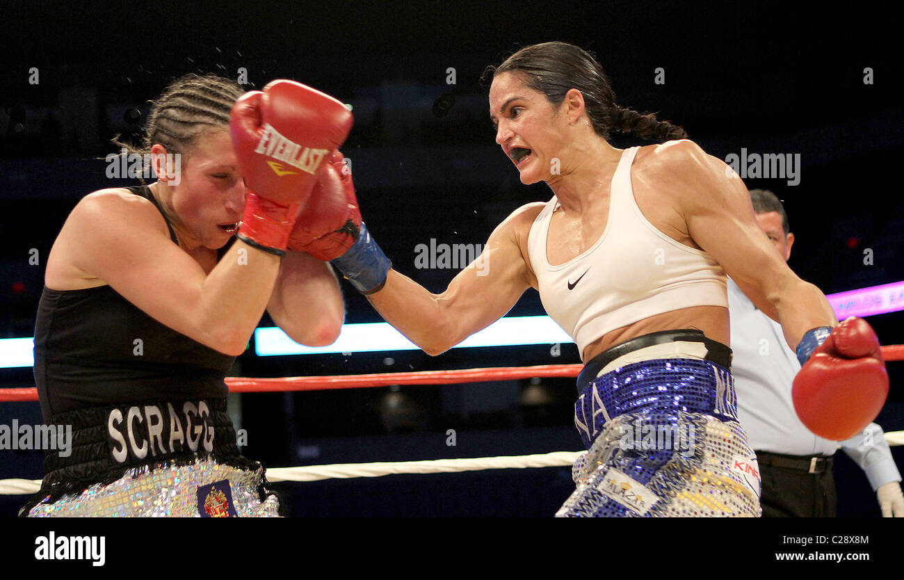 Peruvian boxer Kina Malpartida (R) fights against British Lindsay ...