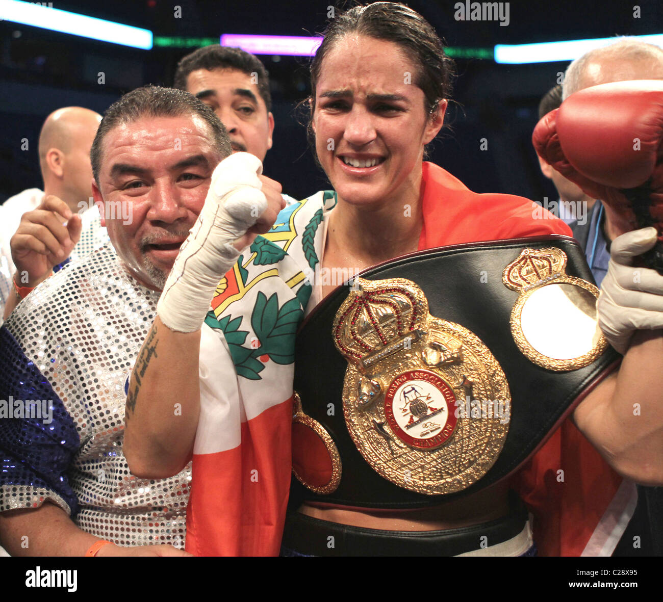 Peruvian boxer Kina Malpartida wins the Super Featherweight Boxing ...