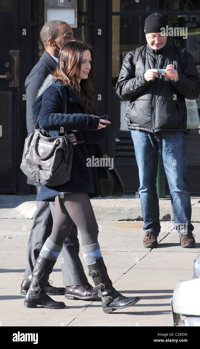 Emily blunt on set adjustment hi-res stock photography and images - Alamy