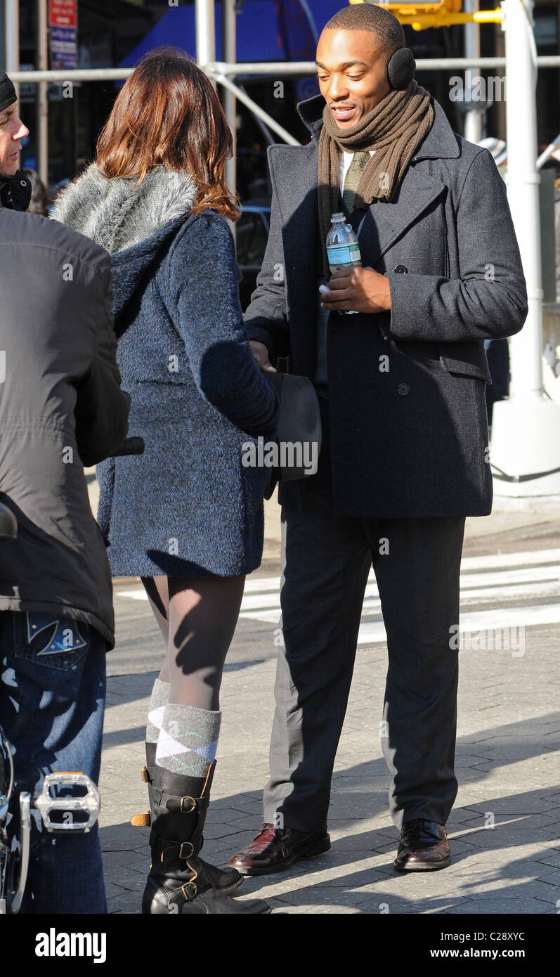 Emily blunt on set adjustment hi-res stock photography and images - Alamy